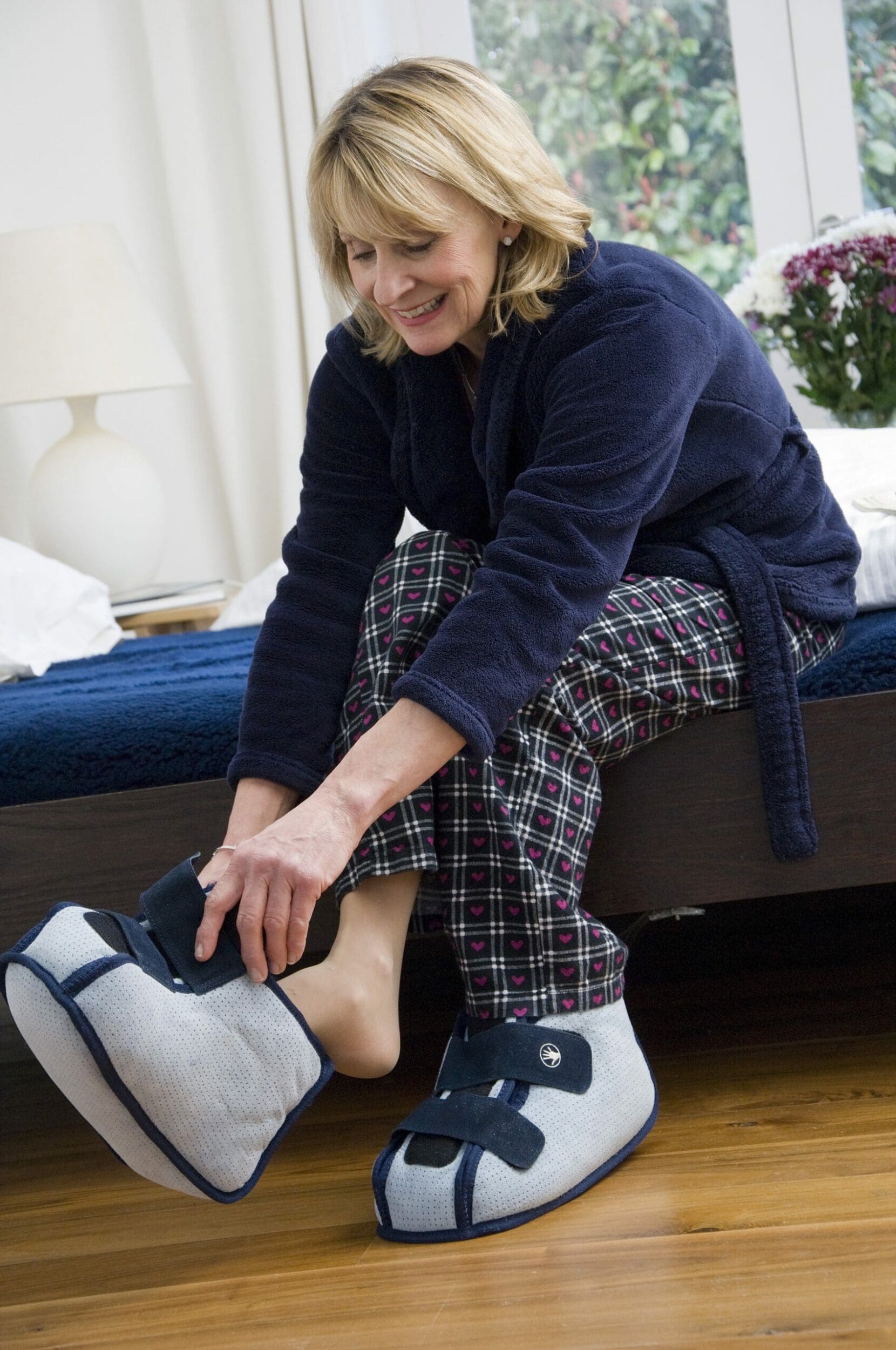 Shear Comfort Classic Short Slipper Boot | BES Healthcare - Assistive ...